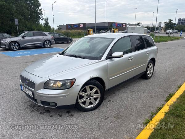 Pelēks Volvo V50 2005 Tallina, ar dzinēja tilpumu 1.60 L un nobraukumu 349 tūkst. km par 999 €, foto 3 vietnē AUTOMOTO.COM.LV
