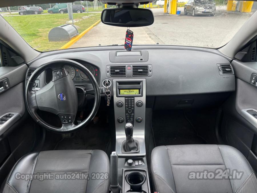 Pelēks Volvo V50 2005 Tallina, ar dzinēja tilpumu 1.60 L un nobraukumu 349 tūkst. km par 999 €, foto 8 vietnē AUTOMOTO.COM.LV