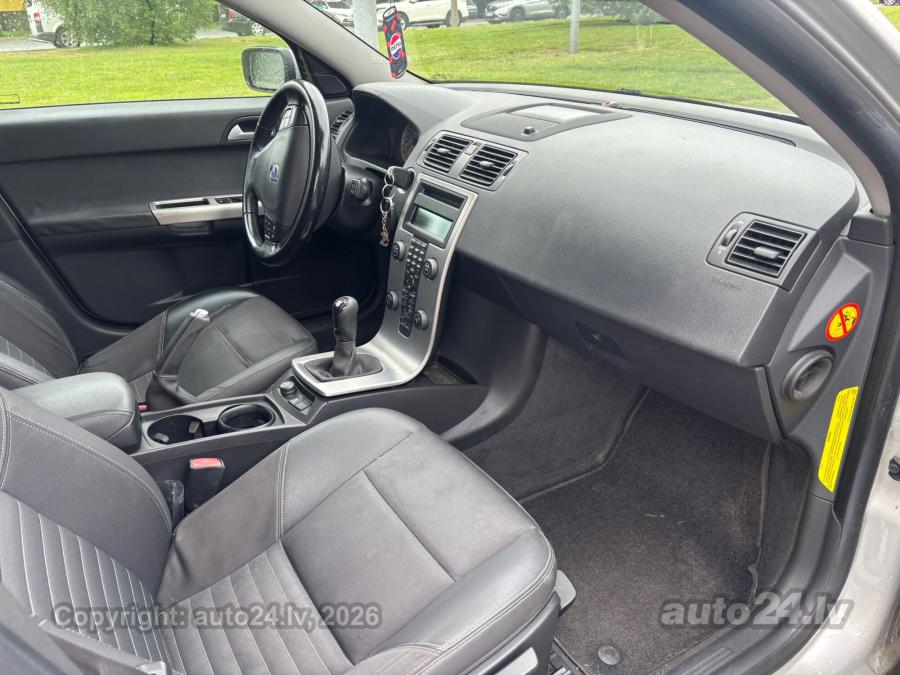 Pelēks Volvo V50 2005 Tallina, ar dzinēja tilpumu 1.60 L un nobraukumu 349 tūkst. km par 999 €, foto 9 vietnē AUTOMOTO.COM.LV