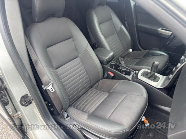 Pelēks Volvo V50 2005 Tallina, ar dzinēja tilpumu 1.60 L un nobraukumu 349 tūkst. km par 999 €, foto 9 vietnē AUTOMOTO.COM.LV