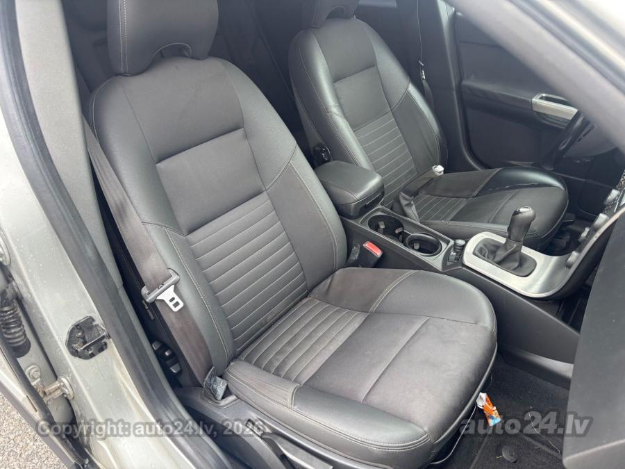 Pelēks Volvo V50 2005 Tallina, ar dzinēja tilpumu 1.60 L un nobraukumu 349 tūkst. km par 999 €, foto 10 vietnē AUTOMOTO.COM.LV