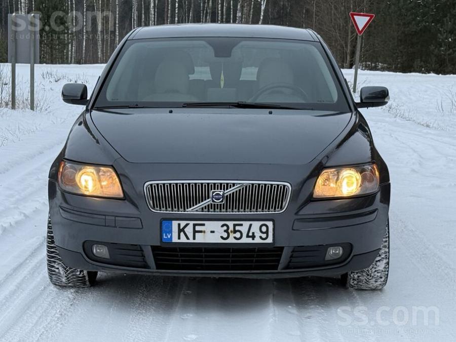 Pelēks Volvo V50 2005 Jelgava, ar dzinēja tilpumu 2.00 L un nobraukumu 335 tūkst. km par 1500 €, foto 1 vietnē AUTOMOTO.COM.LV