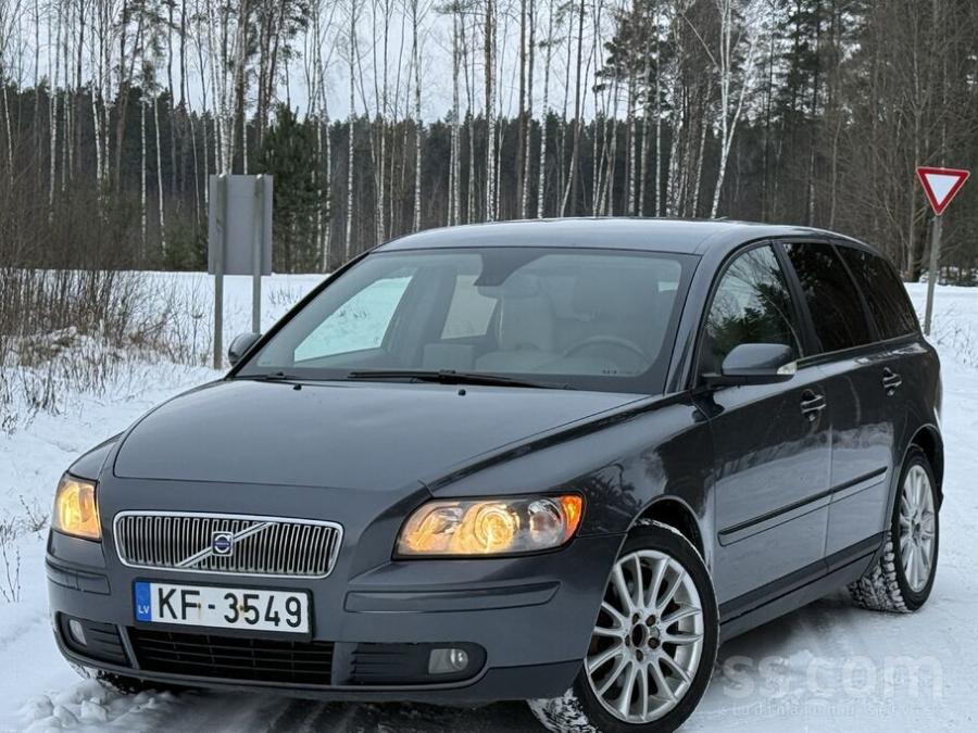 Pelēks Volvo V50 2005 Jelgava, ar dzinēja tilpumu 2.00 L un nobraukumu 335 tūkst. km par 1500 €, foto 4 vietnē AUTOMOTO.COM.LV