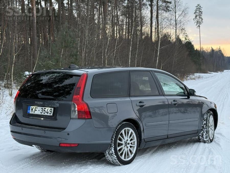 Pelēks Volvo V50 2005 Jelgava, ar dzinēja tilpumu 2.00 L un nobraukumu 335 tūkst. km par 1500 €, foto 5 vietnē AUTOMOTO.COM.LV