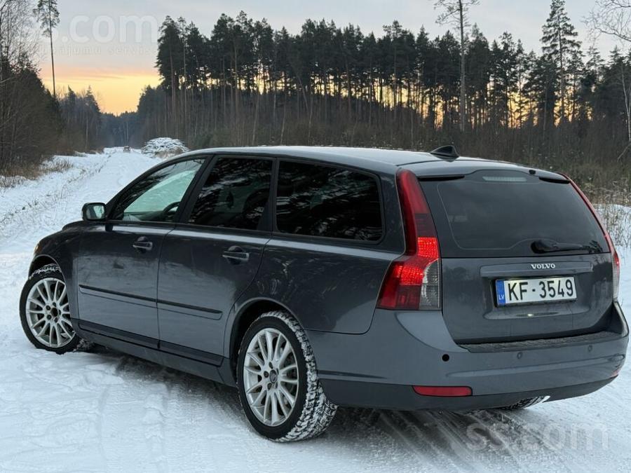Pelēks Volvo V50 2005 Jelgava, ar dzinēja tilpumu 2.00 L un nobraukumu 335 tūkst. km par 1500 €, foto 6 vietnē AUTOMOTO.COM.LV