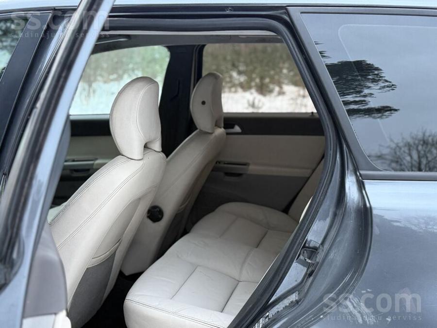Pelēks Volvo V50 2005 Jelgava, ar dzinēja tilpumu 2.00 L un nobraukumu 335 tūkst. km par 1500 €, foto 9 vietnē AUTOMOTO.COM.LV