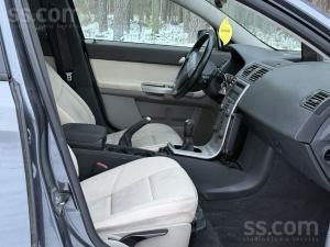 Pelēks Volvo V50 2005 Jelgava, ar dzinēja tilpumu 2.00 L un nobraukumu 335 tūkst. km par 1500 €, foto 12 vietnē AUTOMOTO.COM.LV