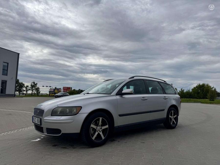 Grey Volvo V50 2005 in Panevezys, with an engine capacity of 1.80 L and mileage of 299 thousand km for 1150 €, photo 3 on AUTOMOTO.COM.LV