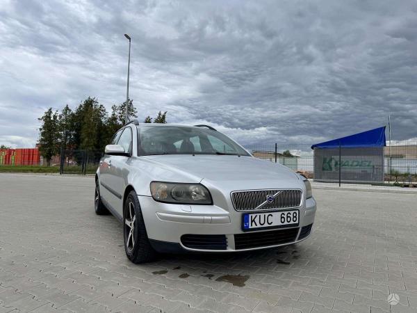 Grey Volvo V50 2005 in Panevezys, with an engine capacity of 1.80 L and mileage of 299 thousand km for 1150 €, photo 3 on AUTOMOTO.COM.LV