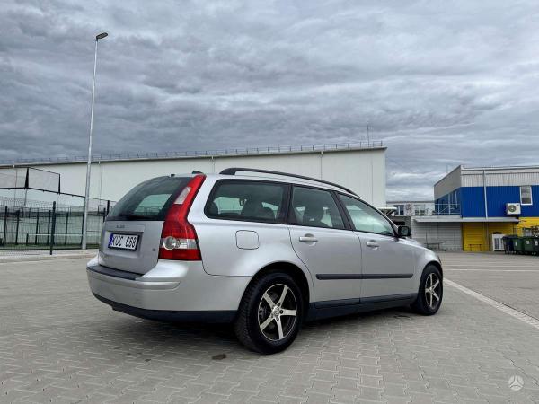 Grey Volvo V50 2005 in Panevezys, with an engine capacity of 1.80 L and mileage of 299 thousand km for 1150 €, photo 6 on AUTOMOTO.COM.LV