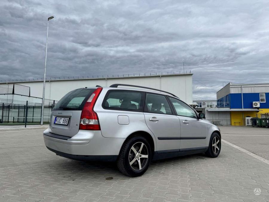 Grey Volvo V50 2005 in Panevezys, with an engine capacity of 1.80 L and mileage of 299 thousand km for 1150 €, photo 7 on AUTOMOTO.COM.LV