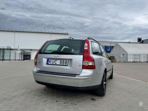 Grey Volvo V50 2005 in Panevezys, with an engine capacity of 1.80 L and mileage of 299 thousand km for 1150 €, photo 8 on AUTOMOTO.COM.LV