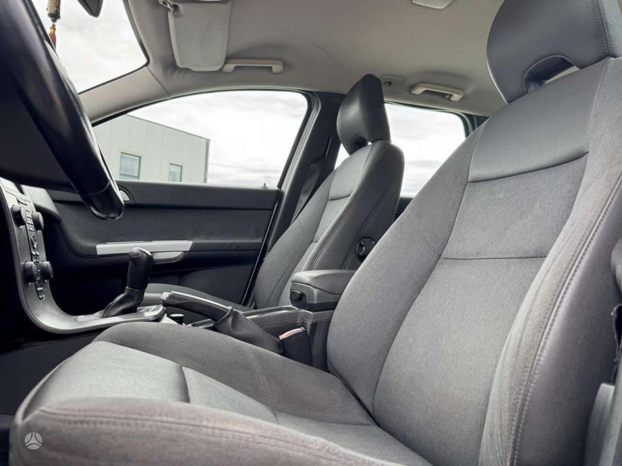 Grey Volvo V50 2005 in Panevezys, with an engine capacity of 1.80 L and mileage of 299 thousand km for 1150 €, photo 15 on AUTOMOTO.COM.LV