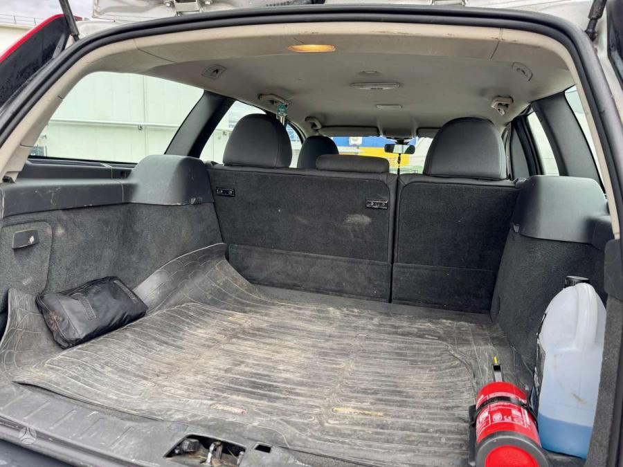 Grey Volvo V50 2005 in Panevezys, with an engine capacity of 1.80 L and mileage of 299 thousand km for 1150 €, photo 18 on AUTOMOTO.COM.LV