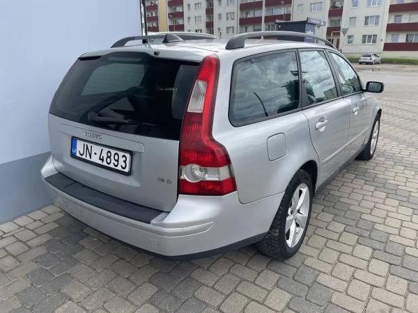 Grey Volvo V50 2005 in Talsi, with an engine capacity of 1.60 L and mileage of 353 thousand km for 950 €, photo 3 on AUTOMOTO.COM.LV