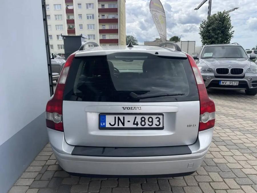 Pelēks Volvo V50 2005 Talsi, ar dzinēja tilpumu 1.60 L un nobraukumu 353 tūkst. km par 950 €, foto 5 vietnē AUTOMOTO.COM.LV