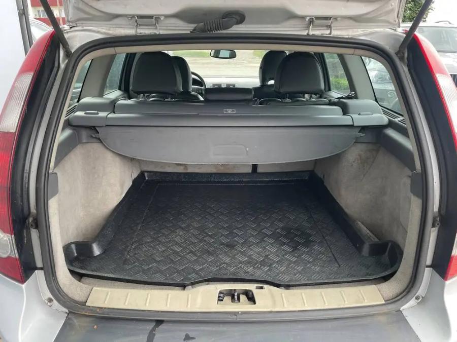 Pelēks Volvo V50 2005 Talsi, ar dzinēja tilpumu 1.60 L un nobraukumu 353 tūkst. km par 950 €, foto 6 vietnē AUTOMOTO.COM.LV