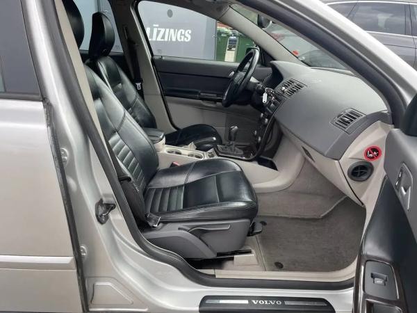 Grey Volvo V50 2005 in Talsi, with an engine capacity of 1.60 L and mileage of 353 thousand km for 950 €, photo 8 on AUTOMOTO.COM.LV