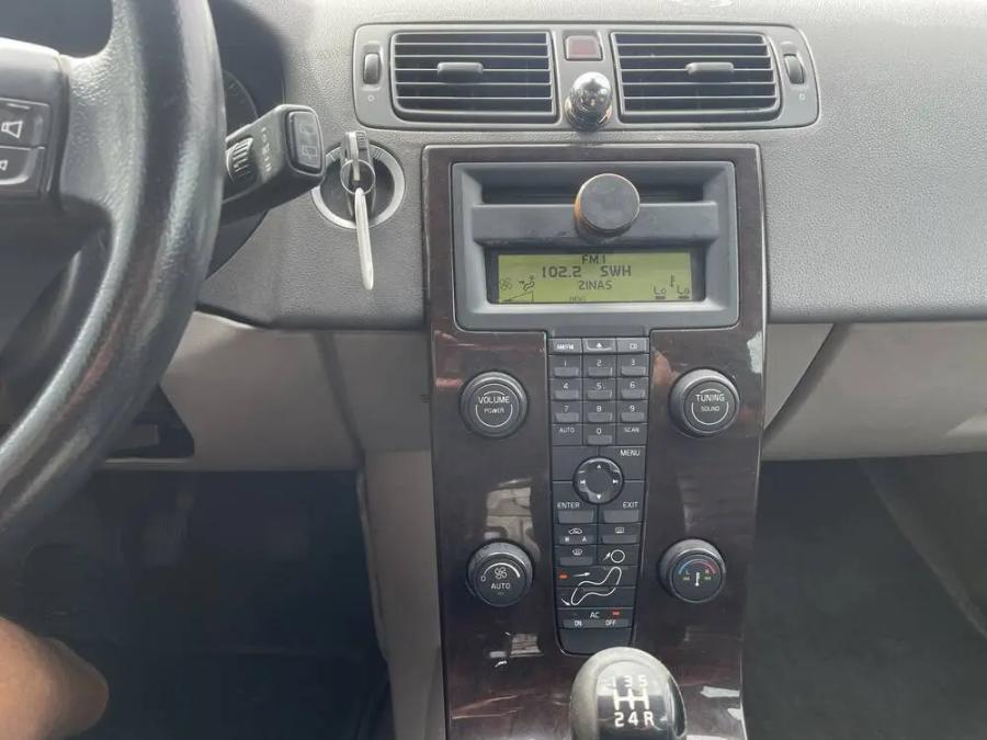 Pelēks Volvo V50 2005 Talsi, ar dzinēja tilpumu 1.60 L un nobraukumu 353 tūkst. km par 950 €, foto 15 vietnē AUTOMOTO.COM.LV