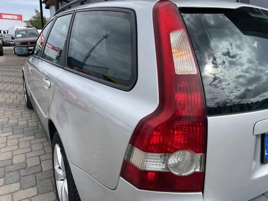 Pelēks Volvo V50 2005 Talsi, ar dzinēja tilpumu 1.60 L un nobraukumu 353 tūkst. km par 950 €, foto 20 vietnē AUTOMOTO.COM.LV