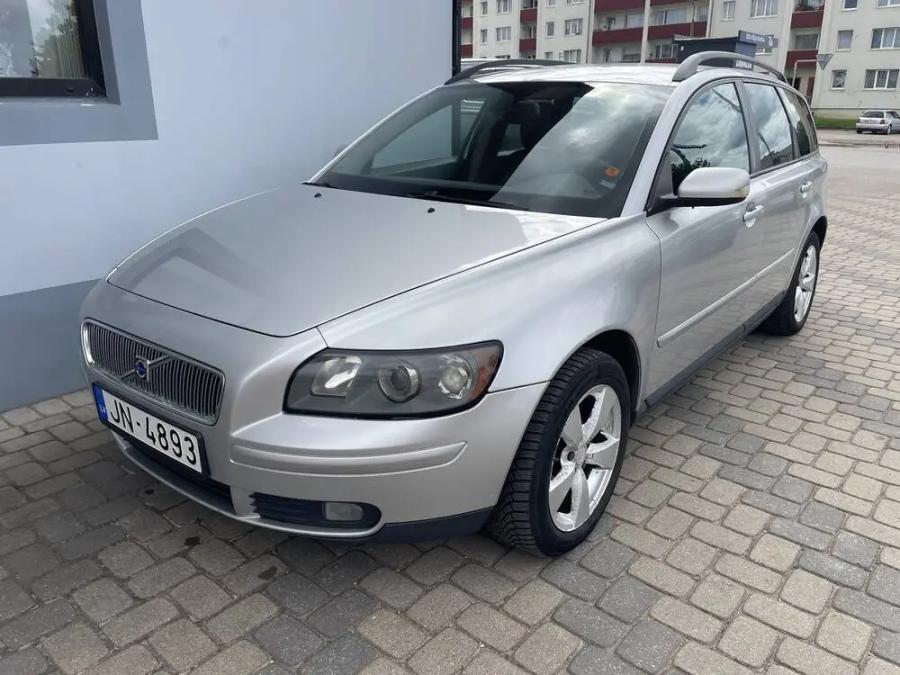 Pelēks Volvo V50 2005 Talsi, ar dzinēja tilpumu 1.60 L un nobraukumu 353 tūkst. km par 950 €, foto 24 vietnē AUTOMOTO.COM.LV