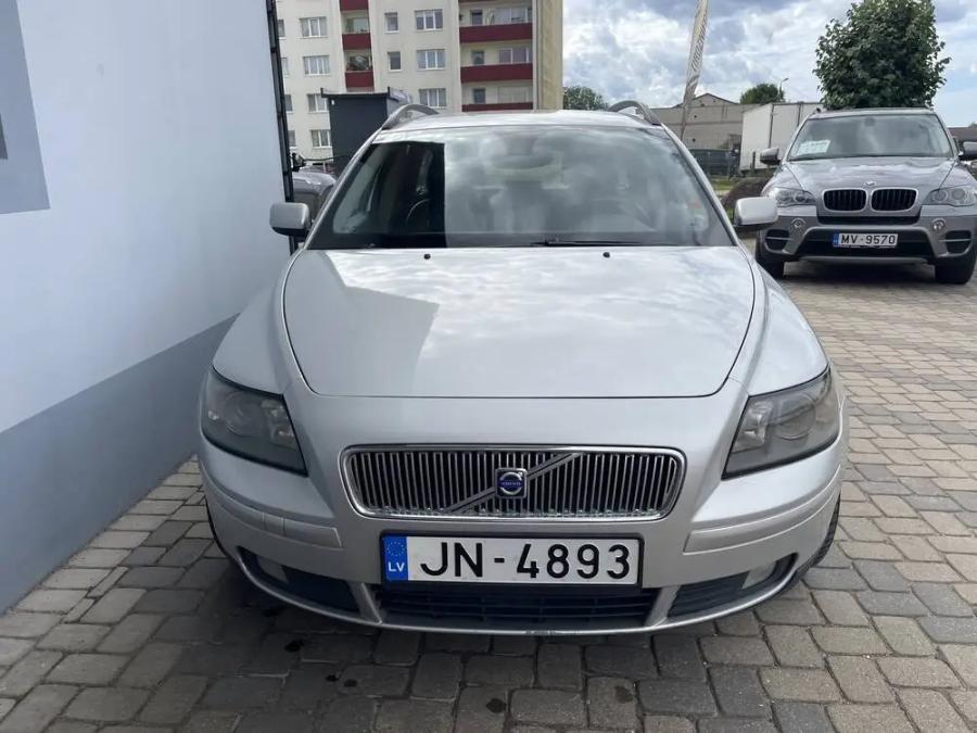 Pelēks Volvo V50 2005 Talsi, ar dzinēja tilpumu 1.60 L un nobraukumu 353 tūkst. km par 950 €, foto 25 vietnē AUTOMOTO.COM.LV