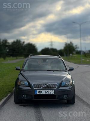 Pelēks Volvo V50 2005 Rīga, ar dzinēja tilpumu 2.00 L un nobraukumu 325 tūkst. km par 2200 €, foto  vietnē AUTOMOTO.COM.LV