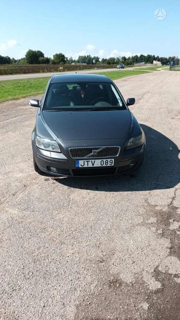 Volvo V50 2005 in Sirvintos on AUTOMOTO.COM.LV Grey Volvo V50 2005 in Sirvintos, with an engine capacity of 2.00 L and mileage of 440 thousand km for 1750 €, photo 1 on AUTOMOTO.COM.LV