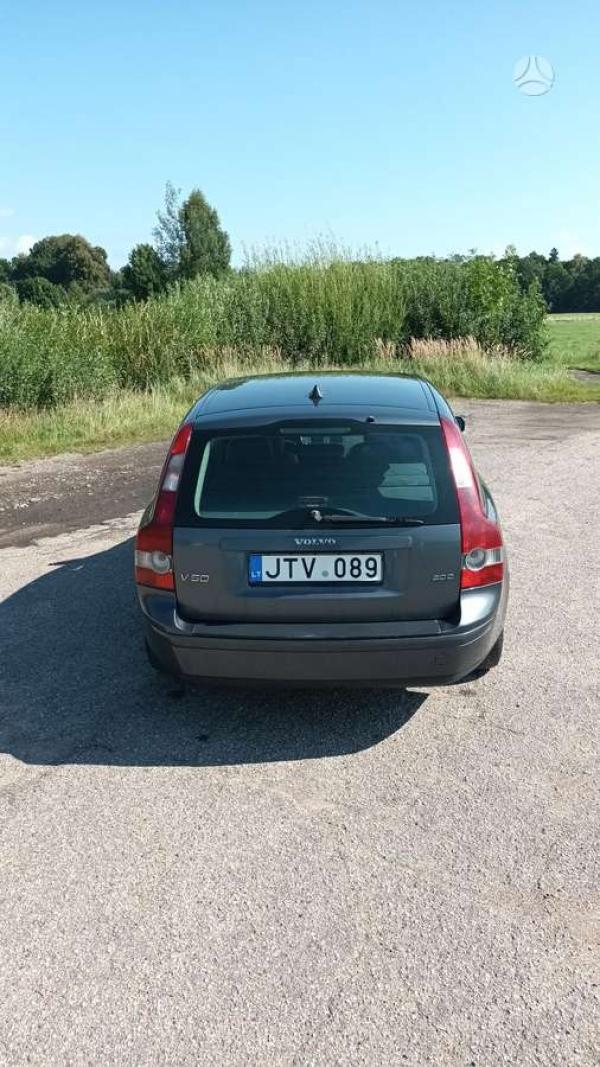 Volvo V50 2005 in Sirvintos on AUTOMOTO.COM.LV Grey Volvo V50 2005 in Sirvintos, with an engine capacity of 2.00 L and mileage of 440 thousand km for 1750 €, photo 4 on AUTOMOTO.COM.LV
