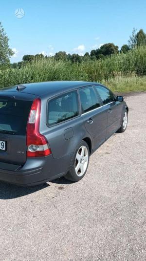 Серый Вольво В50 2005 в Ширвинтос, объемом двигателя 2.00 л и пробегом 440 тыс. км за 1750 €, фото 8 на AUTOMOTO.COM.LV