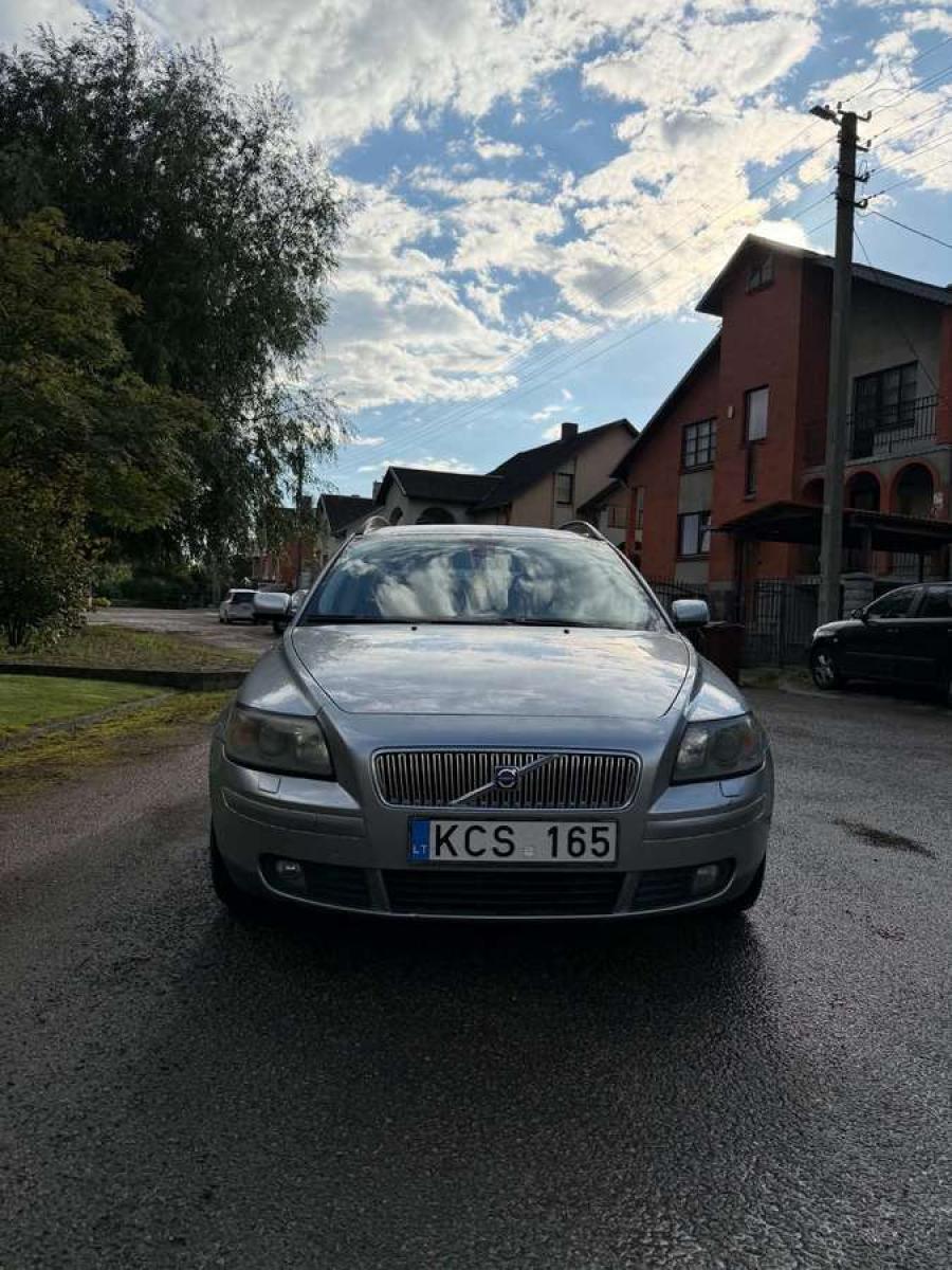 Grey Volvo V50 2005 in Panevezys, with an engine capacity of 2.44 L and mileage of 270 thousand km for 650 €, photo 3 on AUTOMOTO.COM.LV
