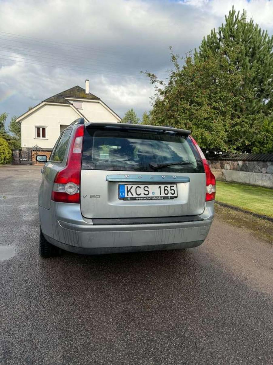 Grey Volvo V50 2005 in Panevezys, with an engine capacity of 2.44 L and mileage of 270 thousand km for 650 €, photo 4 on AUTOMOTO.COM.LV