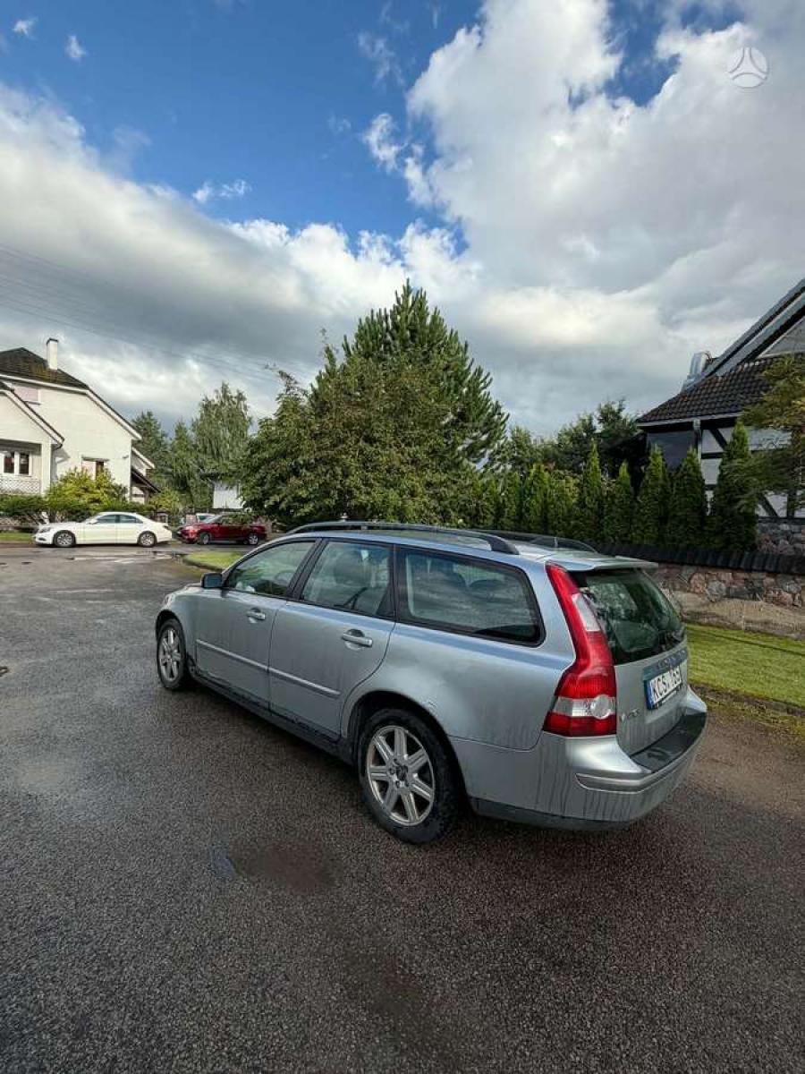 Grey Volvo V50 2005 in Panevezys, with an engine capacity of 2.44 L and mileage of 270 thousand km for 650 €, photo 5 on AUTOMOTO.COM.LV