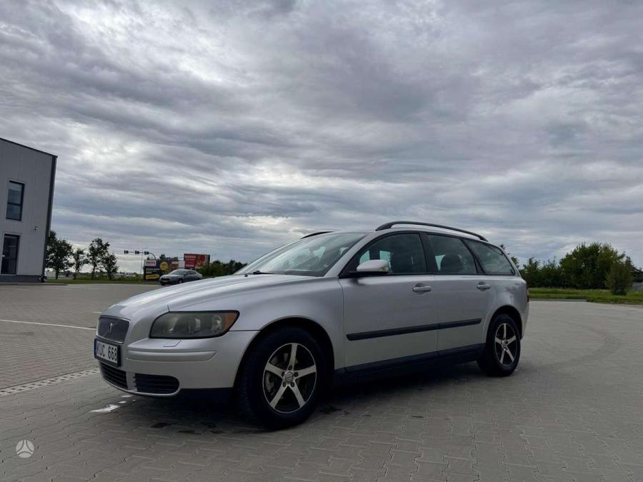 Pelēks Volvo V50 2005 Panevēža, ar dzinēja tilpumu 1.80 L un nobraukumu 299 tūkst. km par 1199 €, foto 3 vietnē AUTOMOTO.COM.LV