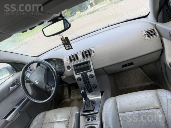 Pelēks Volvo V50 2005 Saldus, ar dzinēja tilpumu 1.60 L un nobraukumu 360 tūkst. km par 700 €, foto 6 vietnē AUTOMOTO.COM.LV