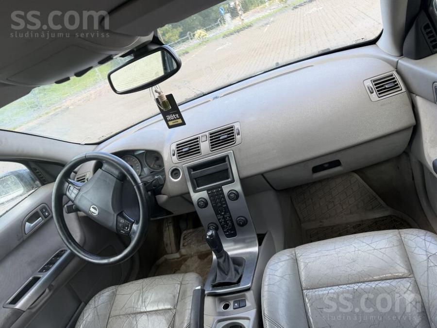 Pelēks Volvo V50 2005 Saldus, ar dzinēja tilpumu 1.60 L un nobraukumu 360 tūkst. km par 700 €, foto 6 vietnē AUTOMOTO.COM.LV