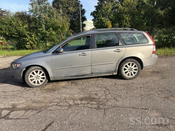Pelēks Volvo V50 2005 Talsi, ar dzinēja tilpumu 2.00 L un nobraukumu 395 tūkst. km par 7950 €, foto 4 vietnē AUTOMOTO.COM.LV