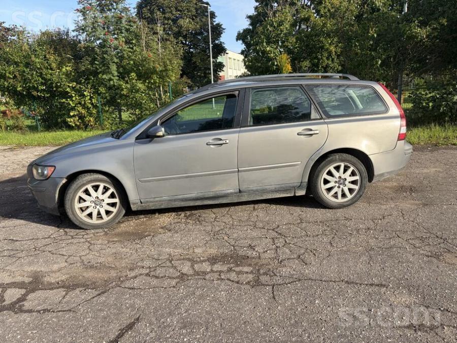 Pelēks Volvo V50 2005 Talsi, ar dzinēja tilpumu 2.00 L un nobraukumu 395 tūkst. km par 7950 €, foto 4 vietnē AUTOMOTO.COM.LV