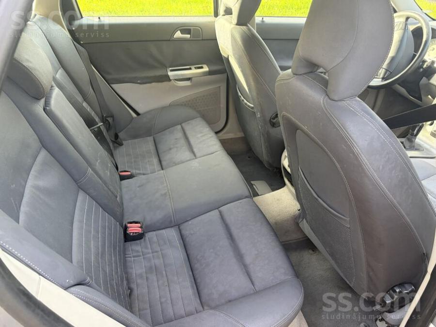 Pelēks Volvo V50 2005 Talsi, ar dzinēja tilpumu 2.00 L un nobraukumu 395 tūkst. km par 7950 €, foto 10 vietnē AUTOMOTO.COM.LV