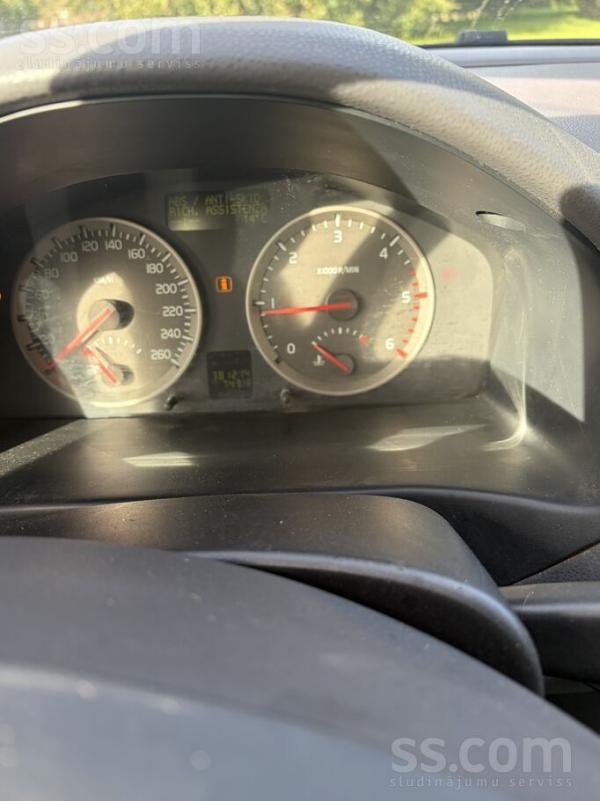 Pelēks Volvo V50 2005 Talsi, ar dzinēja tilpumu 2.00 L un nobraukumu 395 tūkst. km par 7950 €, foto 11 vietnē AUTOMOTO.COM.LV
