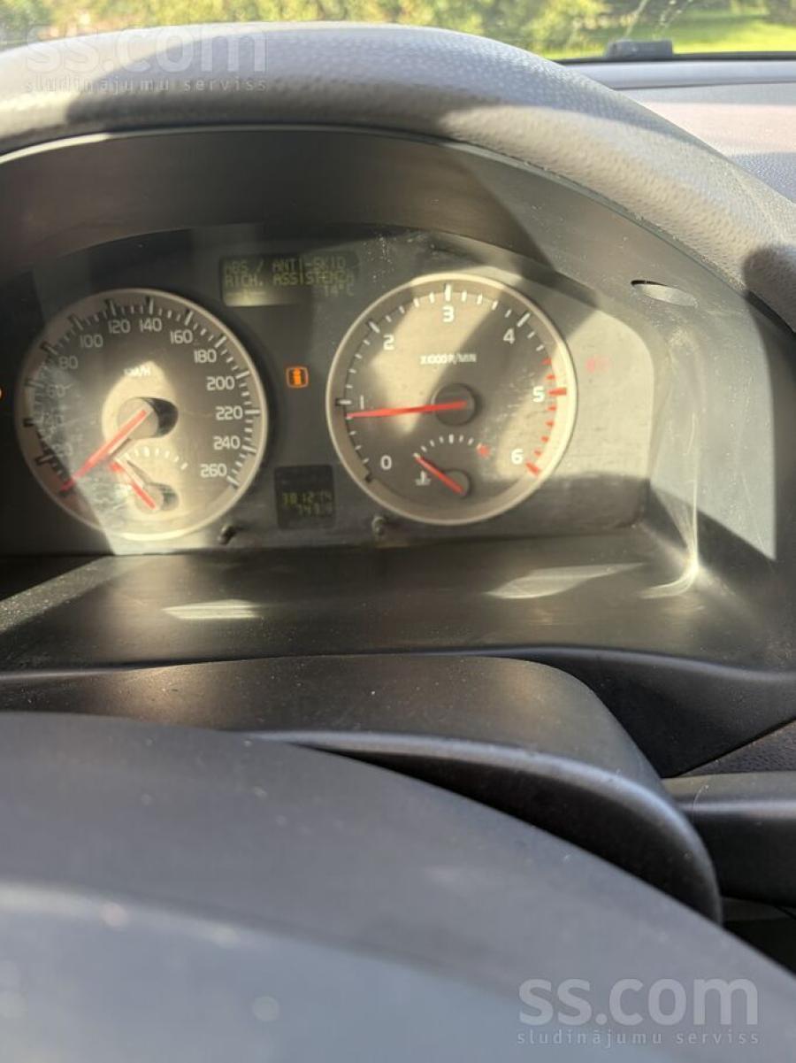 Pelēks Volvo V50 2005 Talsi, ar dzinēja tilpumu 2.00 L un nobraukumu 395 tūkst. km par 7950 €, foto 11 vietnē AUTOMOTO.COM.LV