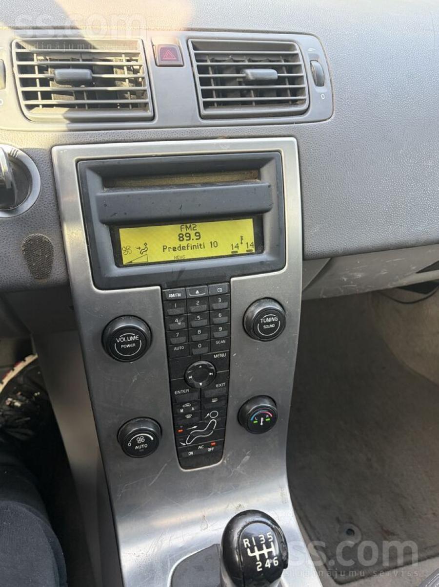 Pelēks Volvo V50 2005 Talsi, ar dzinēja tilpumu 2.00 L un nobraukumu 395 tūkst. km par 7950 €, foto 14 vietnē AUTOMOTO.COM.LV