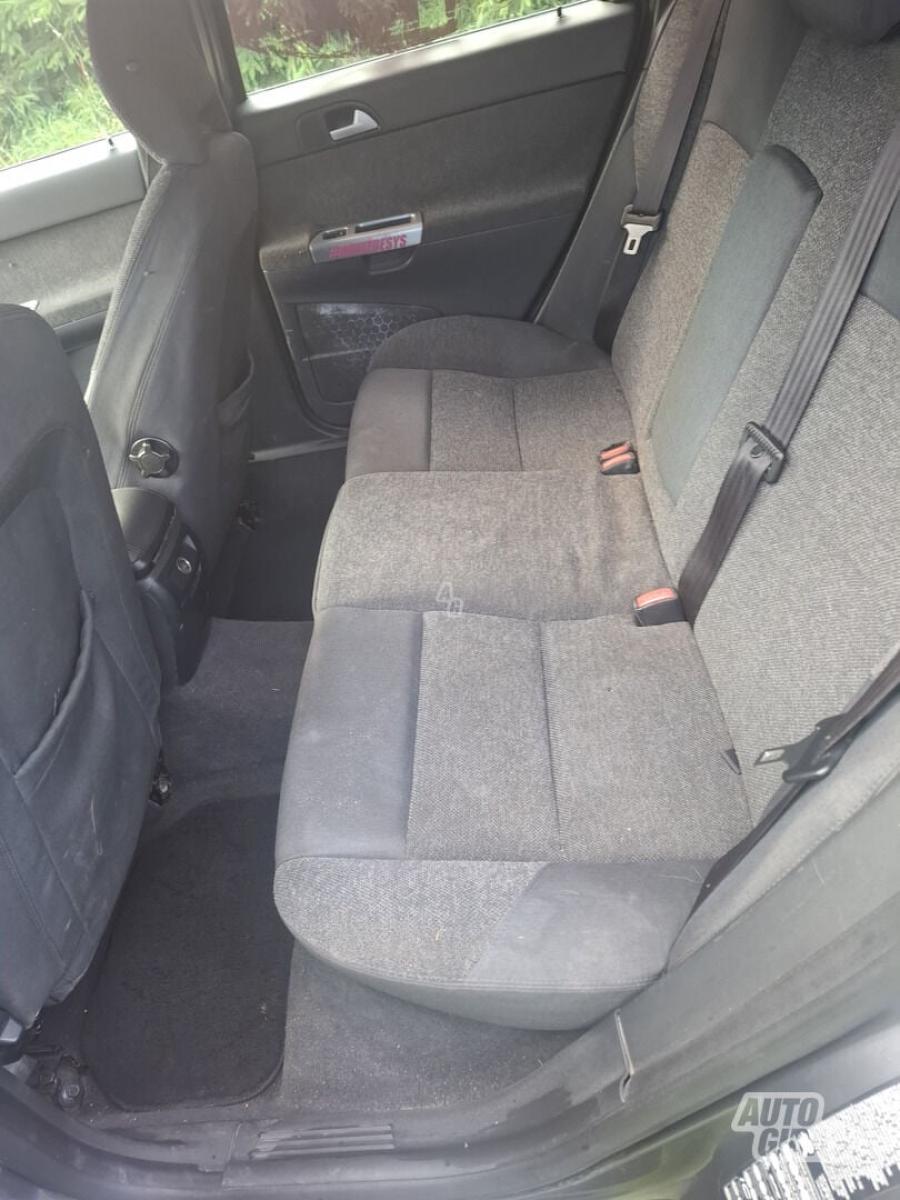 Grey Volvo V50 2005 in Elektrenai, with an engine capacity of 2.00 L and mileage of 490 thousand km for 999 €, photo 11 on AUTOMOTO.COM.LV