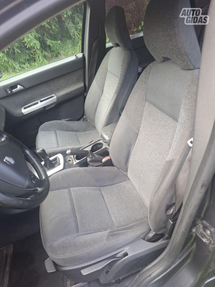 Grey Volvo V50 2005 in Elektrenai, with an engine capacity of 2.00 L and mileage of 490 thousand km for 999 €, photo 12 on AUTOMOTO.COM.LV