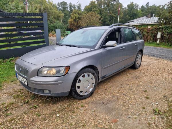 Volvo V50 2005 in Riga on AUTOMOTO.COM.LV Grey Volvo V50 2005 in Riga, with an engine capacity of 2.40 L and mileage of 251 thousand km for 1250 €, photo 1 on AUTOMOTO.COM.LV