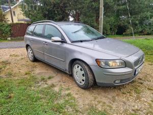 Pelēks Volvo V50 2005 Rīga, ar dzinēja tilpumu 2.40 L un nobraukumu 251 tūkst. km par 1250 €, foto 4 vietnē AUTOMOTO.COM.LV