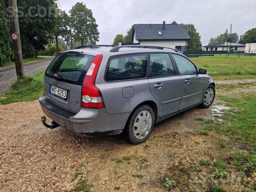 Pelēks Volvo V50 2005 Rīga, ar dzinēja tilpumu 2.40 L un nobraukumu 251 tūkst. km par 1250 €, foto 5 vietnē AUTOMOTO.COM.LV