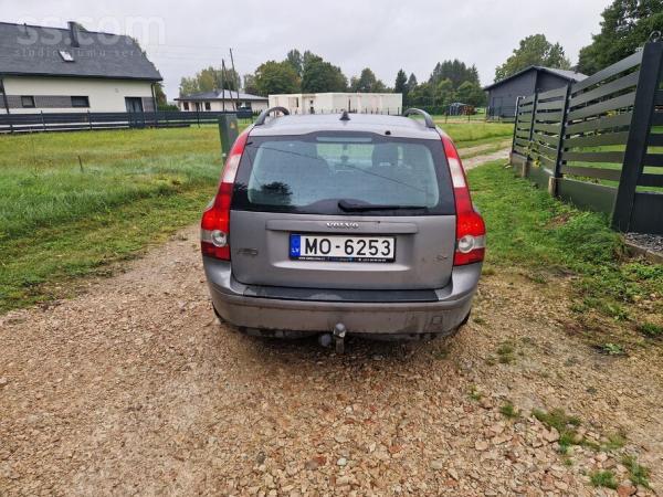 Volvo V50 2005 in Riga on AUTOMOTO.COM.LV Grey Volvo V50 2005 in Riga, with an engine capacity of 2.40 L and mileage of 251 thousand km for 1250 €, photo 6 on AUTOMOTO.COM.LV