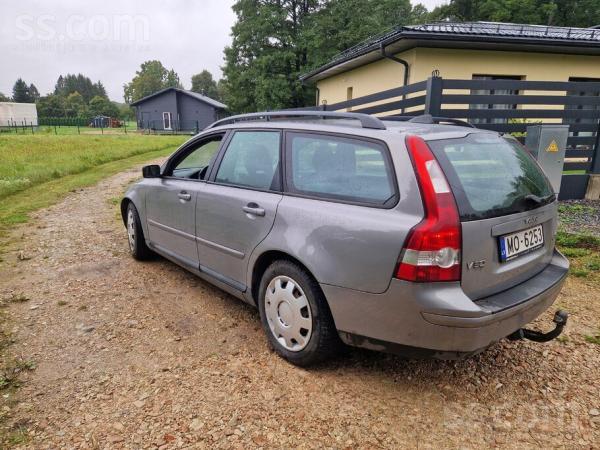 Volvo V50 2005 in Riga on AUTOMOTO.COM.LV Grey Volvo V50 2005 in Riga, with an engine capacity of 2.40 L and mileage of 251 thousand km for 1250 €, photo 7 on AUTOMOTO.COM.LV
