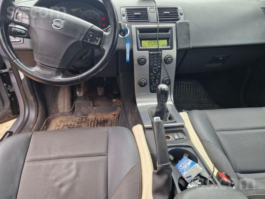 Pelēks Volvo V50 2005 Rīga, ar dzinēja tilpumu 2.40 L un nobraukumu 251 tūkst. km par 1250 €, foto 8 vietnē AUTOMOTO.COM.LV